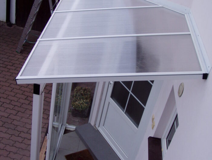 zasklený vchod do domu | Karásek