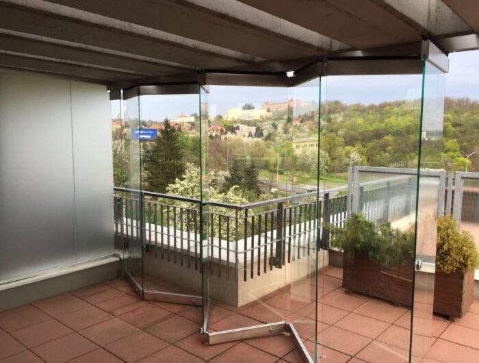 Bezrámové zasklení Patio Liberty Deluxe a dveře | Karásek