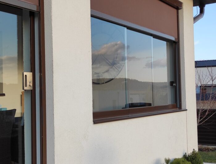 Stínění terasy rolety Screen ZIP hnědé a zasklení Patio Living Move ...